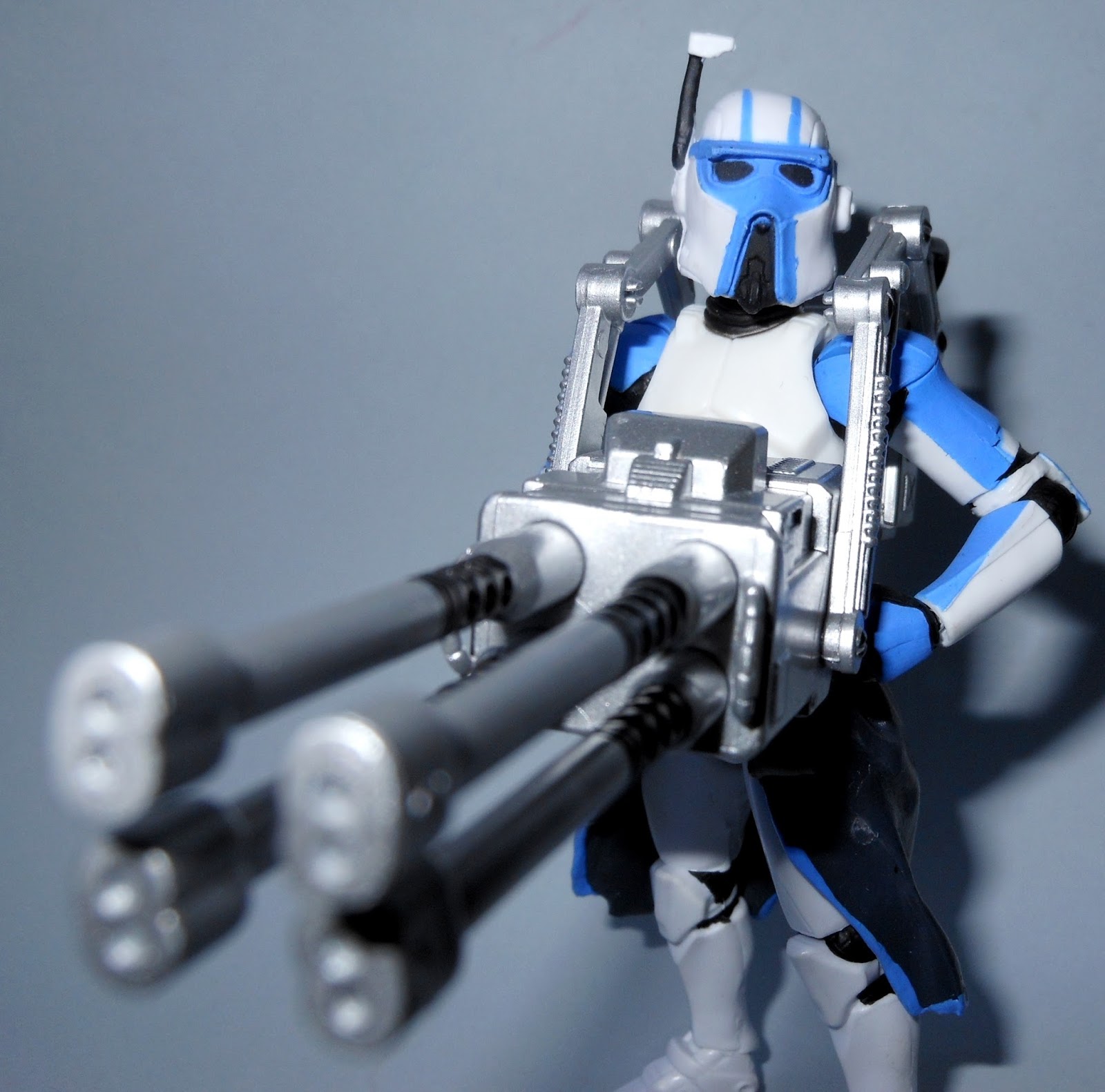 Figuras de Acción A Go-Gó: CLONE TROOPER (HEAVY GUNNER) (STAR WARS: THE ...