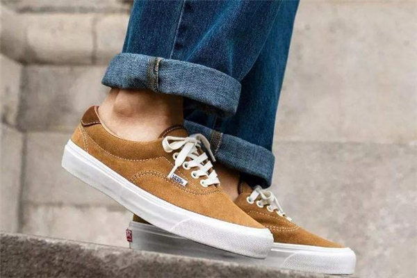 The Difference Between Vans red Label and black Label