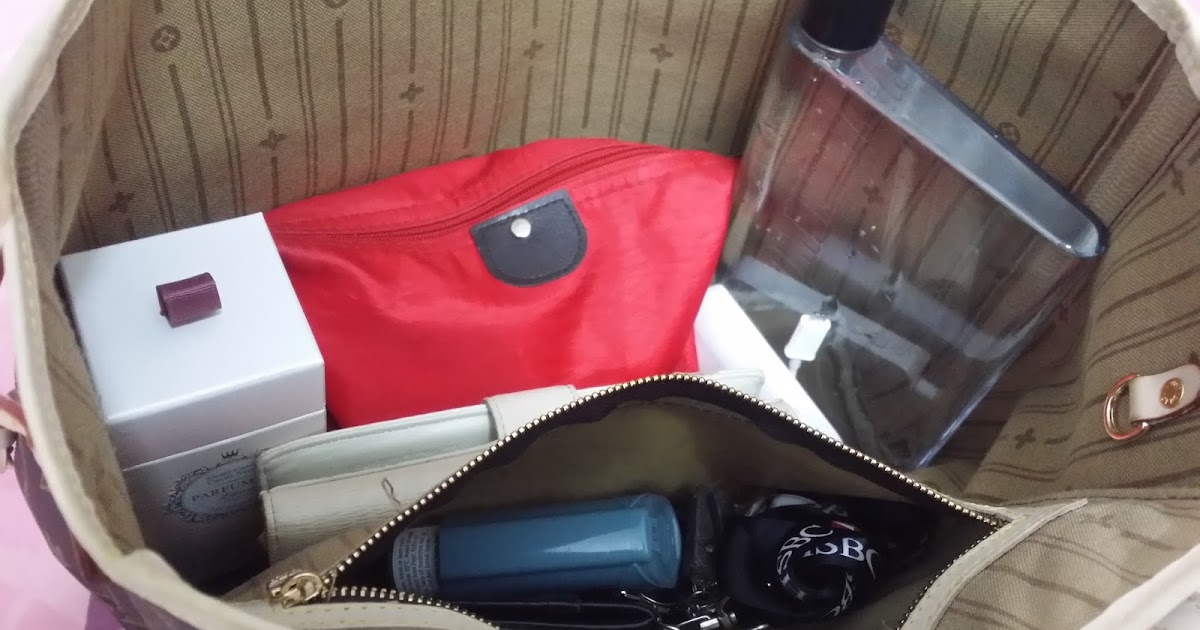 WHAT INSIDE YOUR HANDBAG???