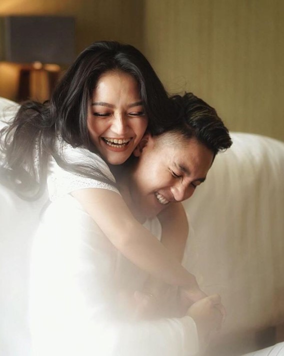 √ 25 Gaya Foto Bareng Pacar Yang Romantis Kekinian Paling Hits Cantikers