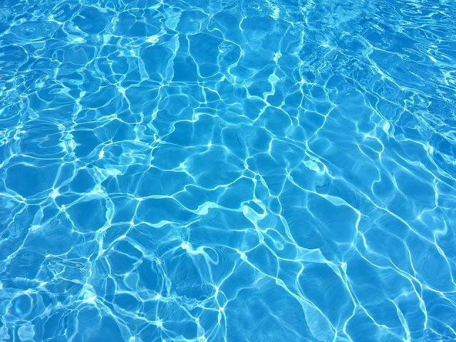Faire caca dans la piscine, la nouvelle aventure dans l'espace de l ...