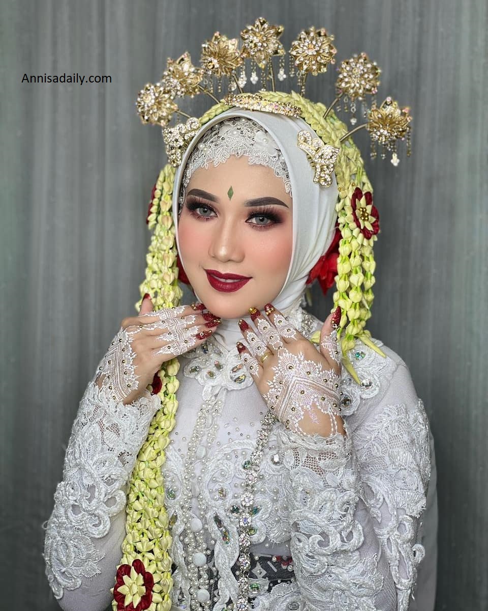 Makeup Pengantin Adat Jawa ala Muslimah yang Bikin Pangling ~ Homlovely.com