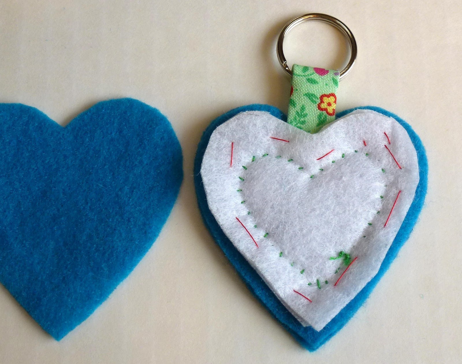 Leslie's Art and Sew: Felt Heart Keychain Tutorial