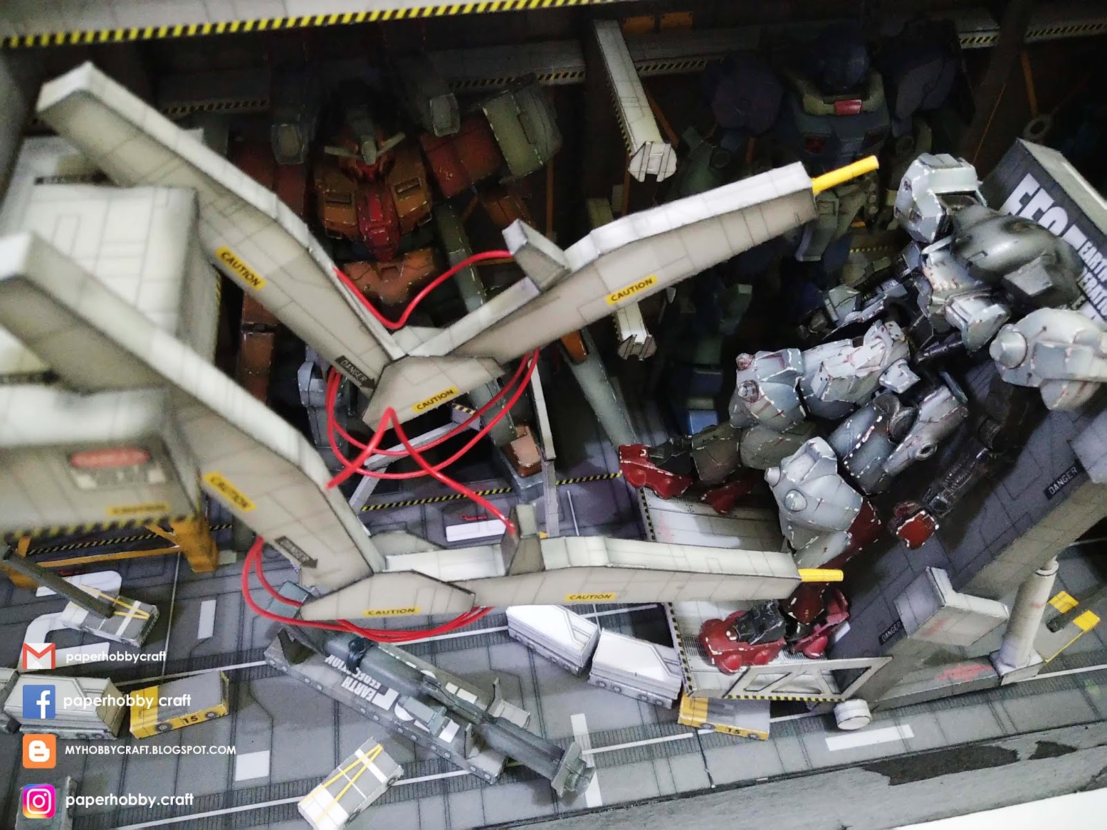 paperhobby: GUNDAM HANGAR 1:144 SCALE PAPERMODEL