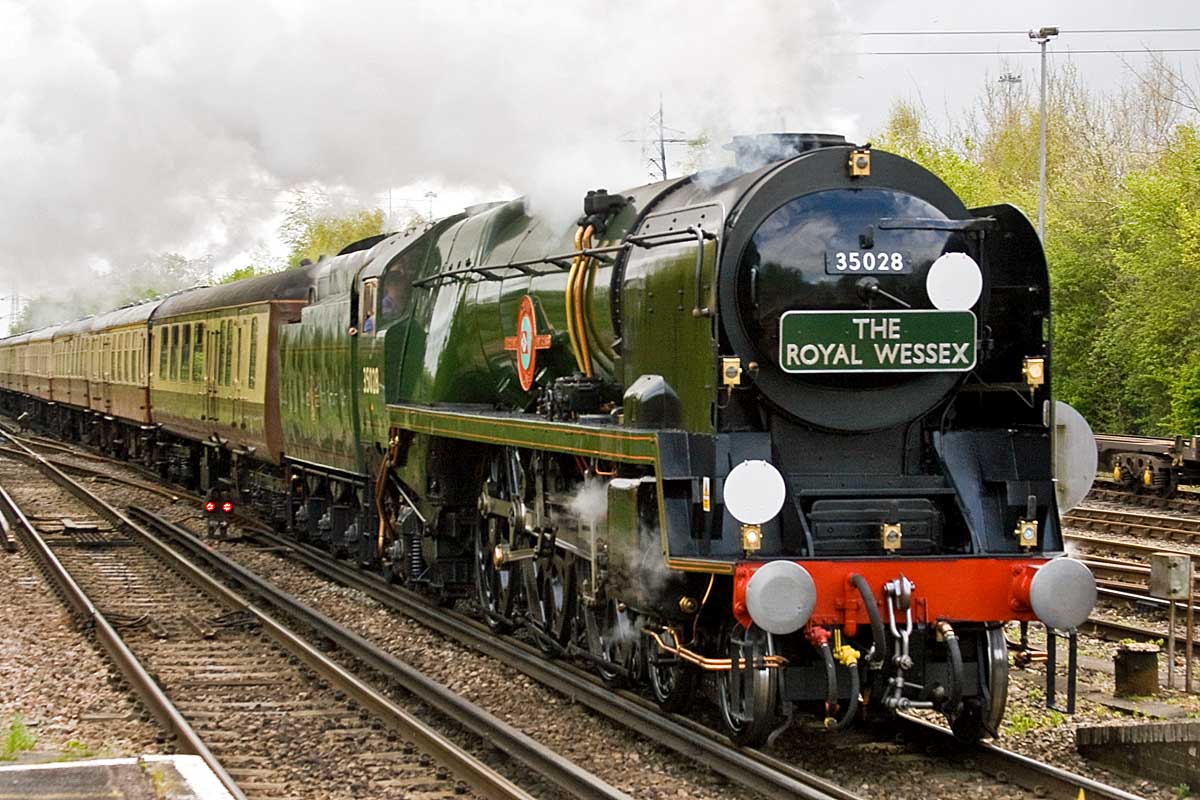 47s and other Classic Power at Southampton: 35028 "Clan Line" on the ...