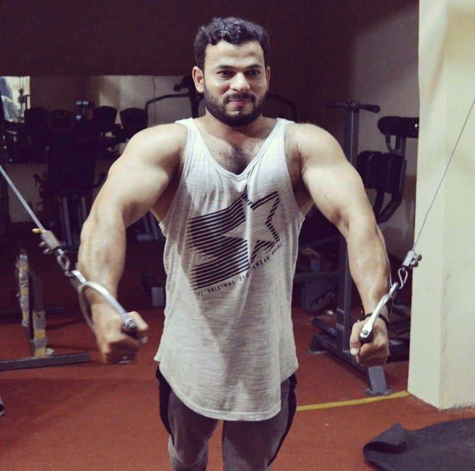 world bodybuilders pictures: mister lahore and fitness trainer malik ...