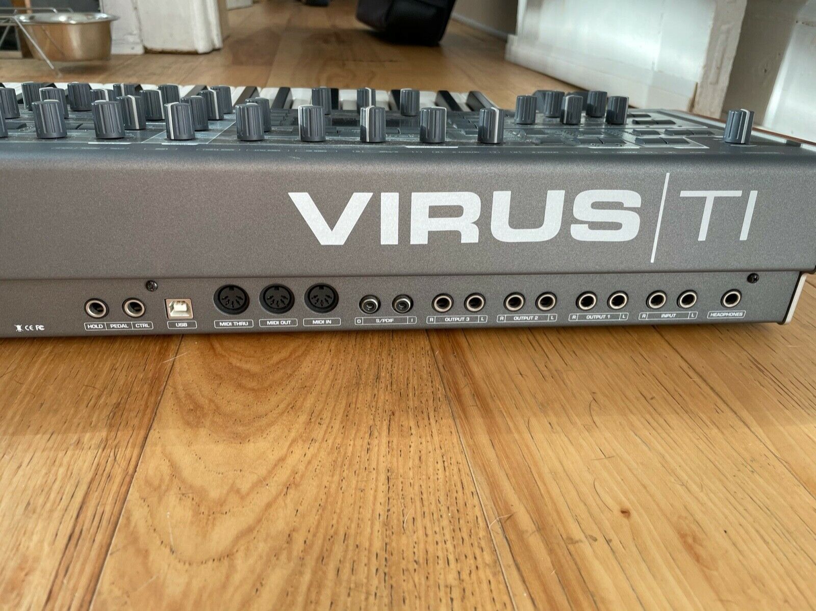 MATRIXSYNTH: Access Virus TI2 Keyboard Synthesizer & Case