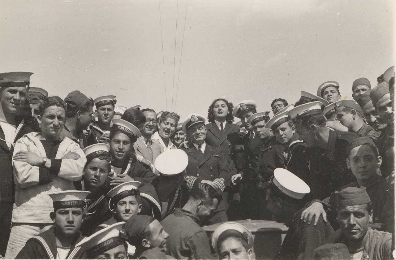ΝΙΚΟΣ ΧΕΙΛΑΡΗΣ ΕΤΣΙ ΓΙΑ ΝΑ ΛΕΜΕ ΚΑΤΙ....: Θωρηκτό ΑΒΕΡΩΦ