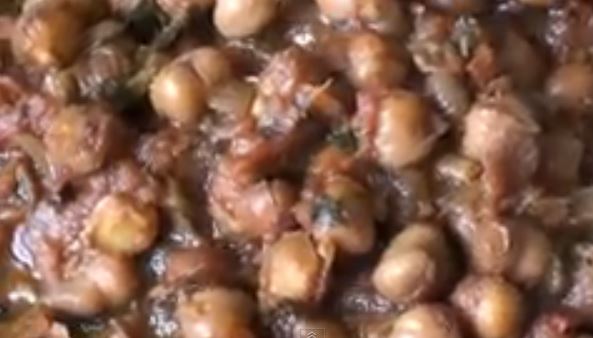 foodie: chana batata ( spicy chick pea with potato salad )