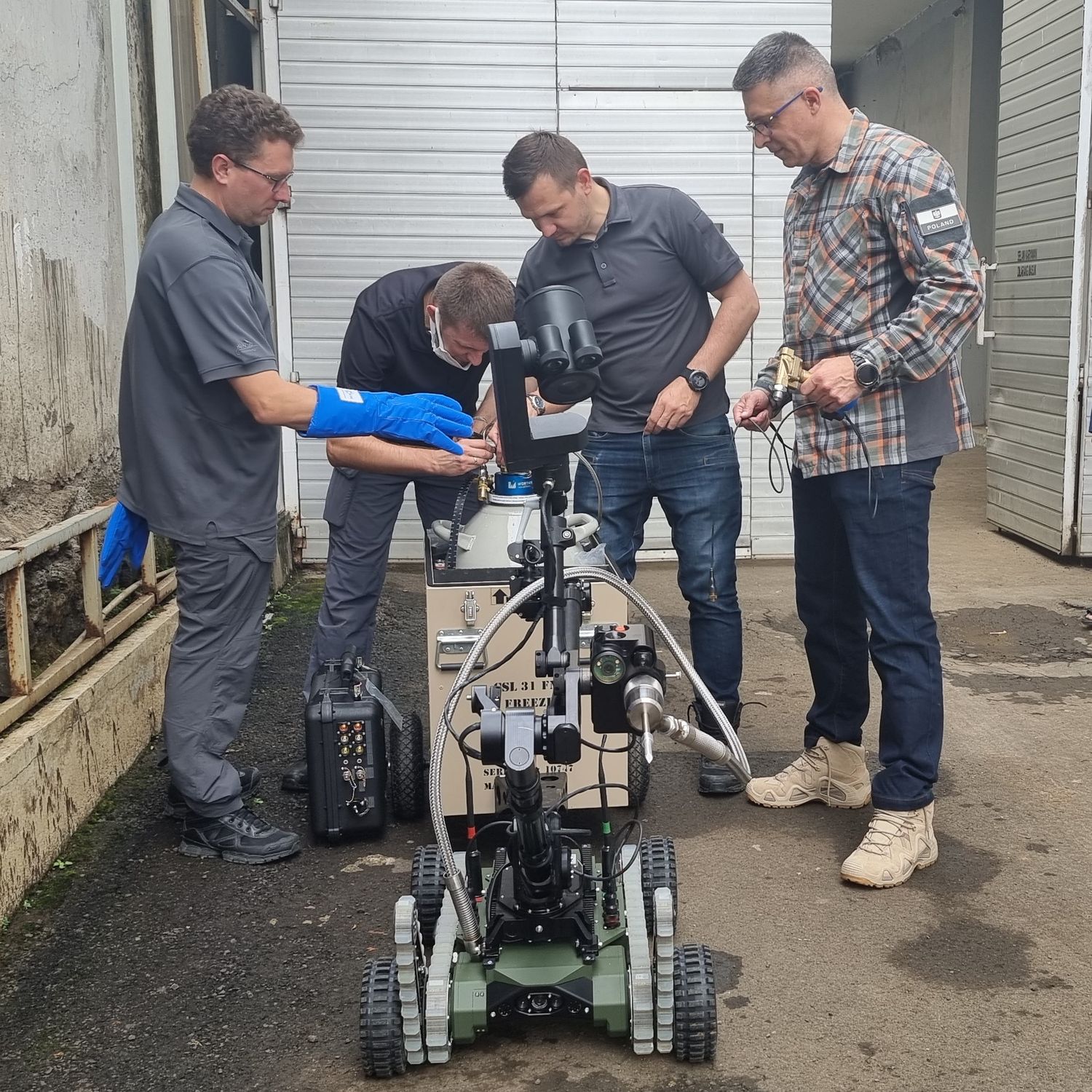 DEFENSE STUDIES: Łukasiewicz - PIAP Delivers Another Batch of EOD ...