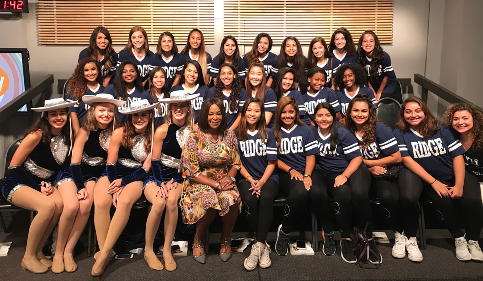 Community Connect Español: Cy Ridge Dazzlers actúan en “Great Day ...