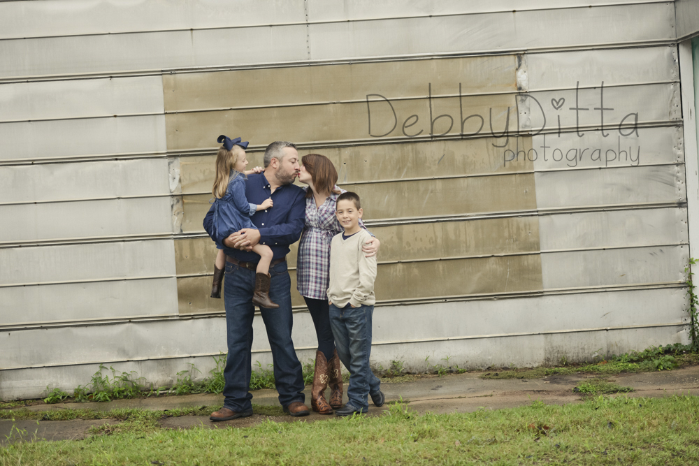 Debby Ditta Photography: The Standlee Family / Maternity / Rainy day ...
