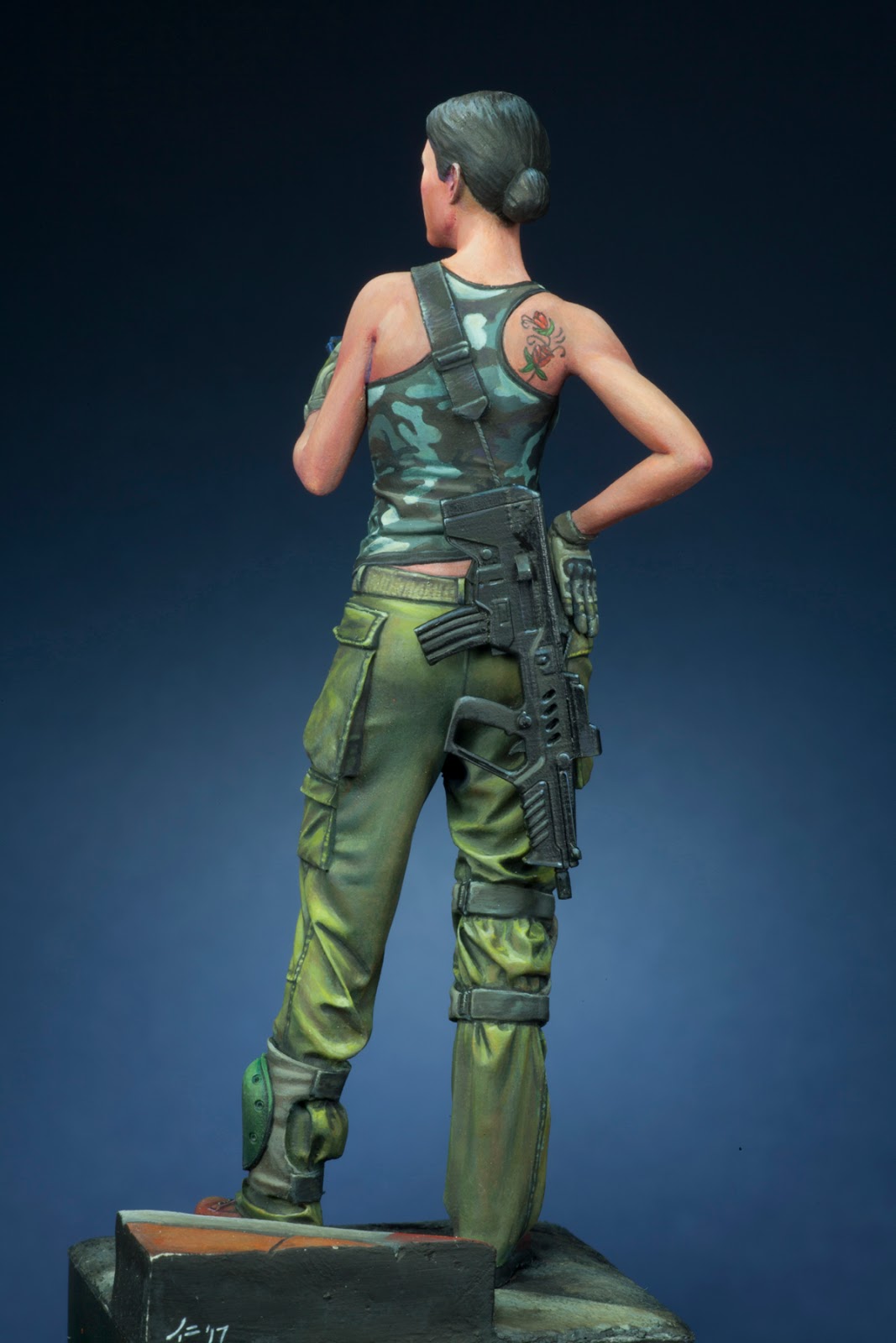 PERSPECTIVES IN MINIATURE: DEF Model - IDF Female Soldier, Caracal ...