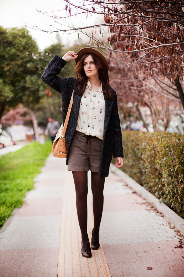 OWL BLOUSE AND OVERSIZE BROWN COAT | TIE BOW-TIE
