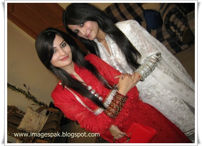 PAKISTAN IMAGES: KARACHI GIRLS