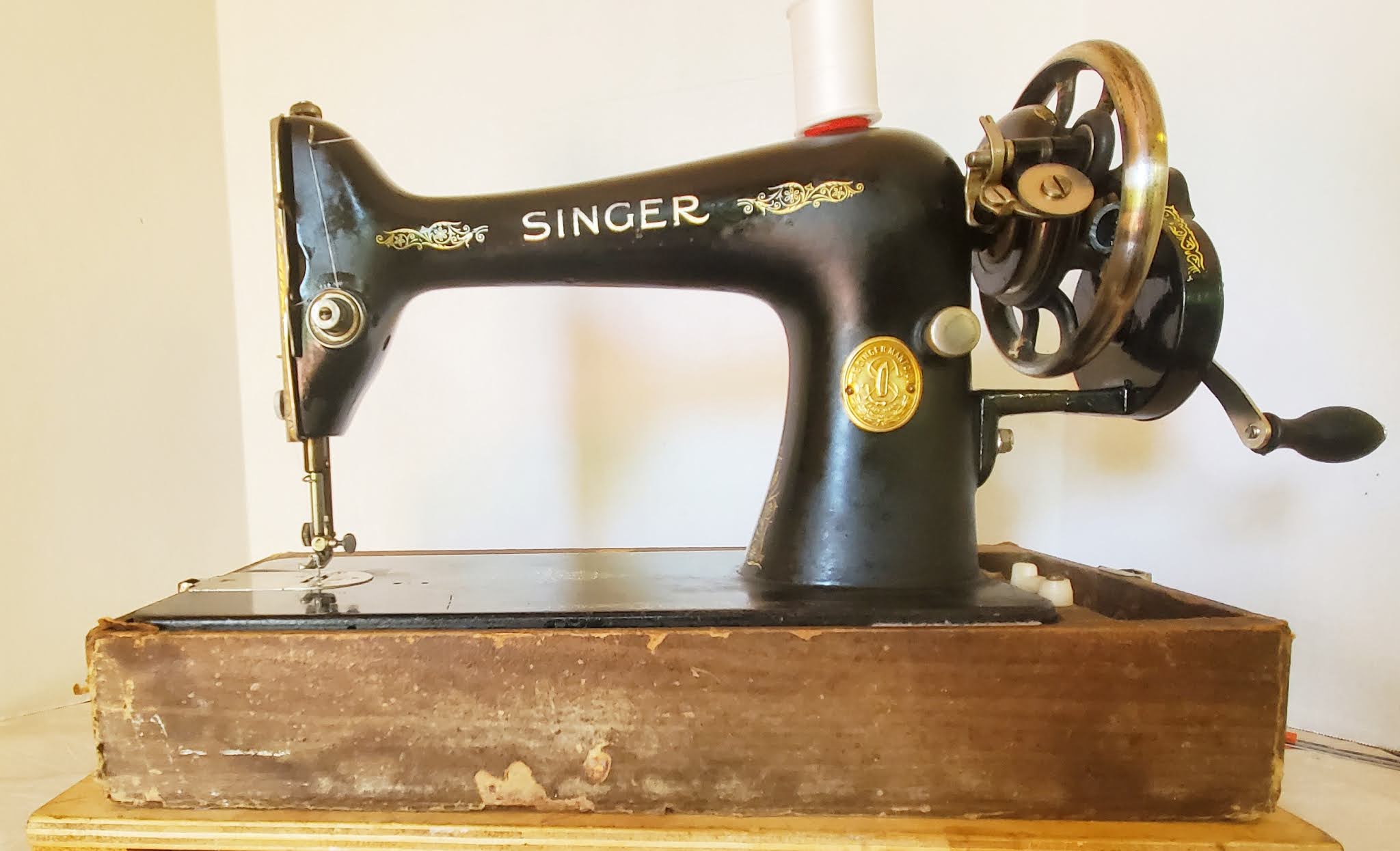 DragonPoodle Studio: Singer 66 hand crank for sale. AS SEEN ON TV!