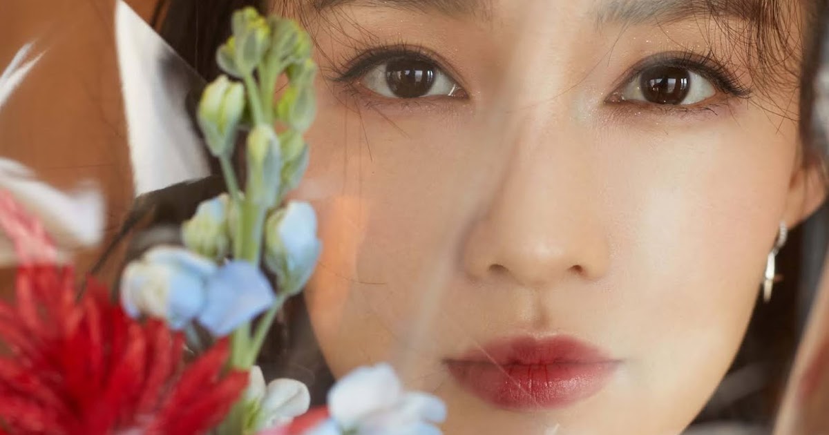 China Entertainment News: Li Qin poses for photo shoot