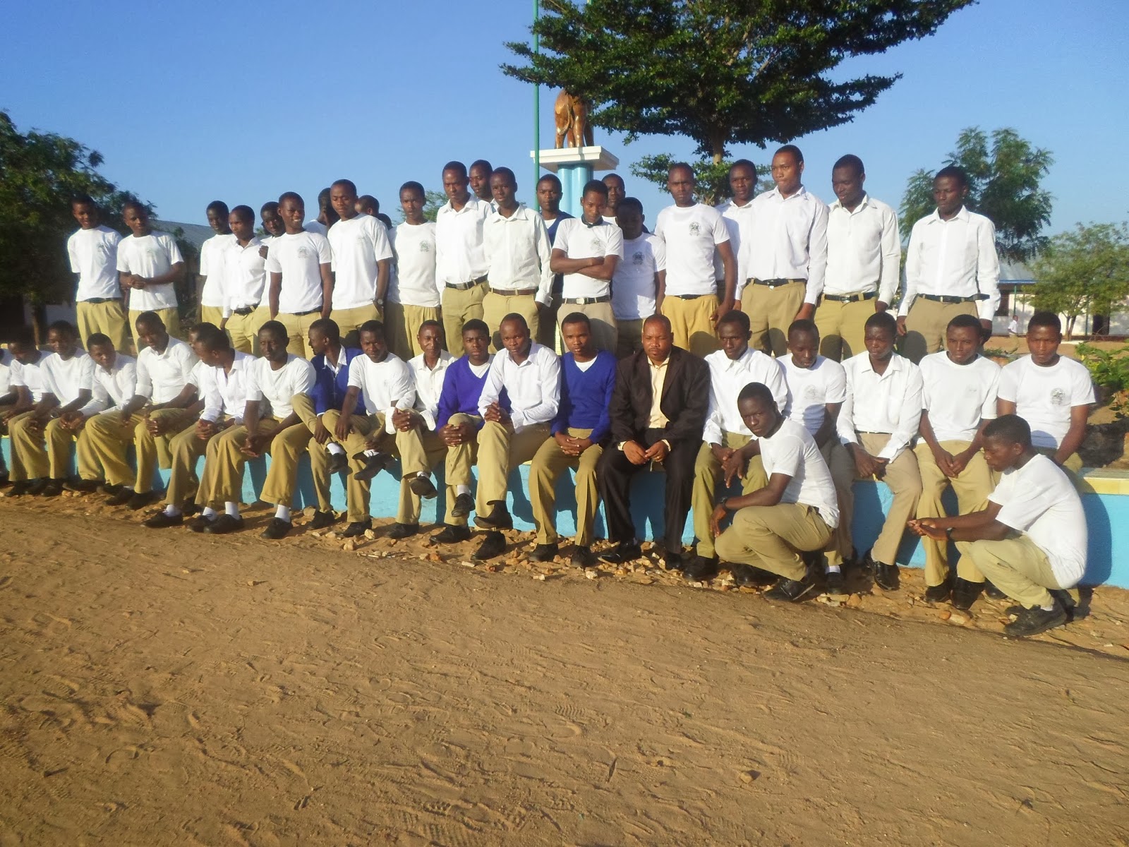 Nyerere High School Migoli : MKUU WA SHULE AKIZUNGUMZA NA WANAFUNZI WA ...