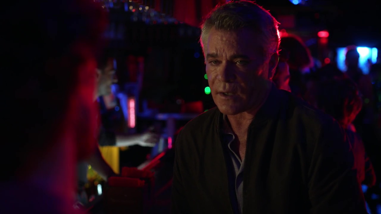 ausCAPS: Tim Rogan and Ray Liotta in Shades Of Blue 3-03 "That Way ...