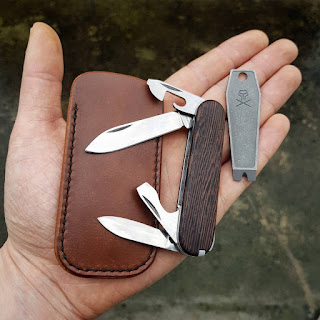 Andrzej Woronowski Custom Knives: SAK pouches
