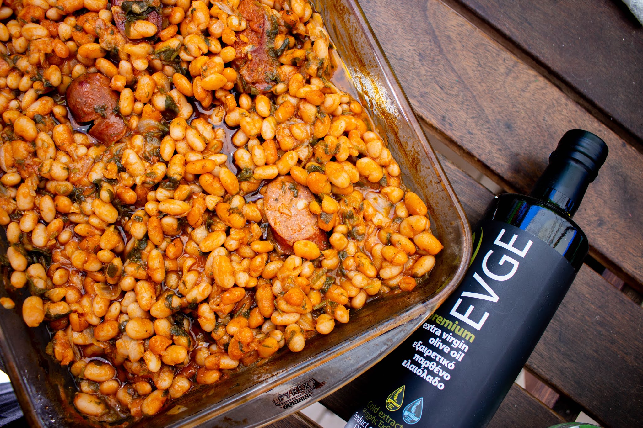 ΦΑΣΟΛΑΔΑ ΣΤΟ ΦΟΥΡΝΟ με ΛΟΥΚΑΝΙΚΟ | GREEK FASOLADA WITH SAUSAGE IN THE ...