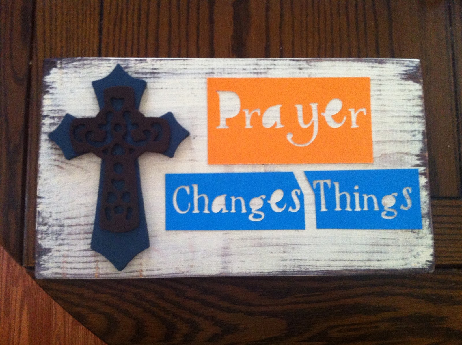 Simply Inspired: Handmade Crafts: "Prayer Changes Things" Sign