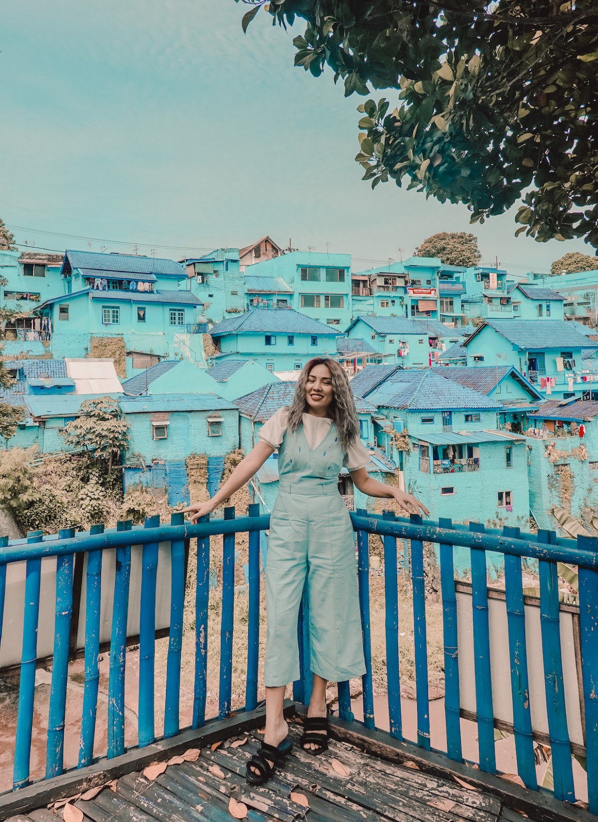 MEMBIRU DI KAMPUNG BIRU AREMA, MALANG ~ Life Is An Absurd Journey