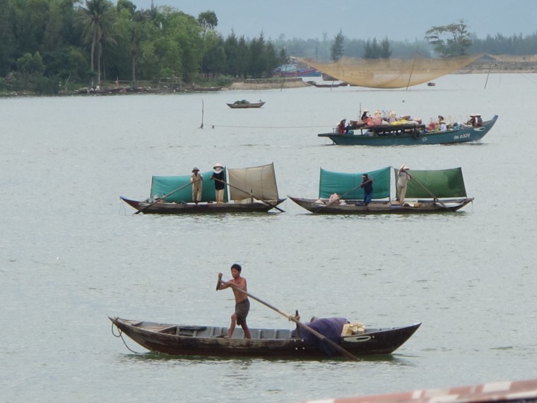 Xin chao!: Vietnam beautiful beaches, islands and bays