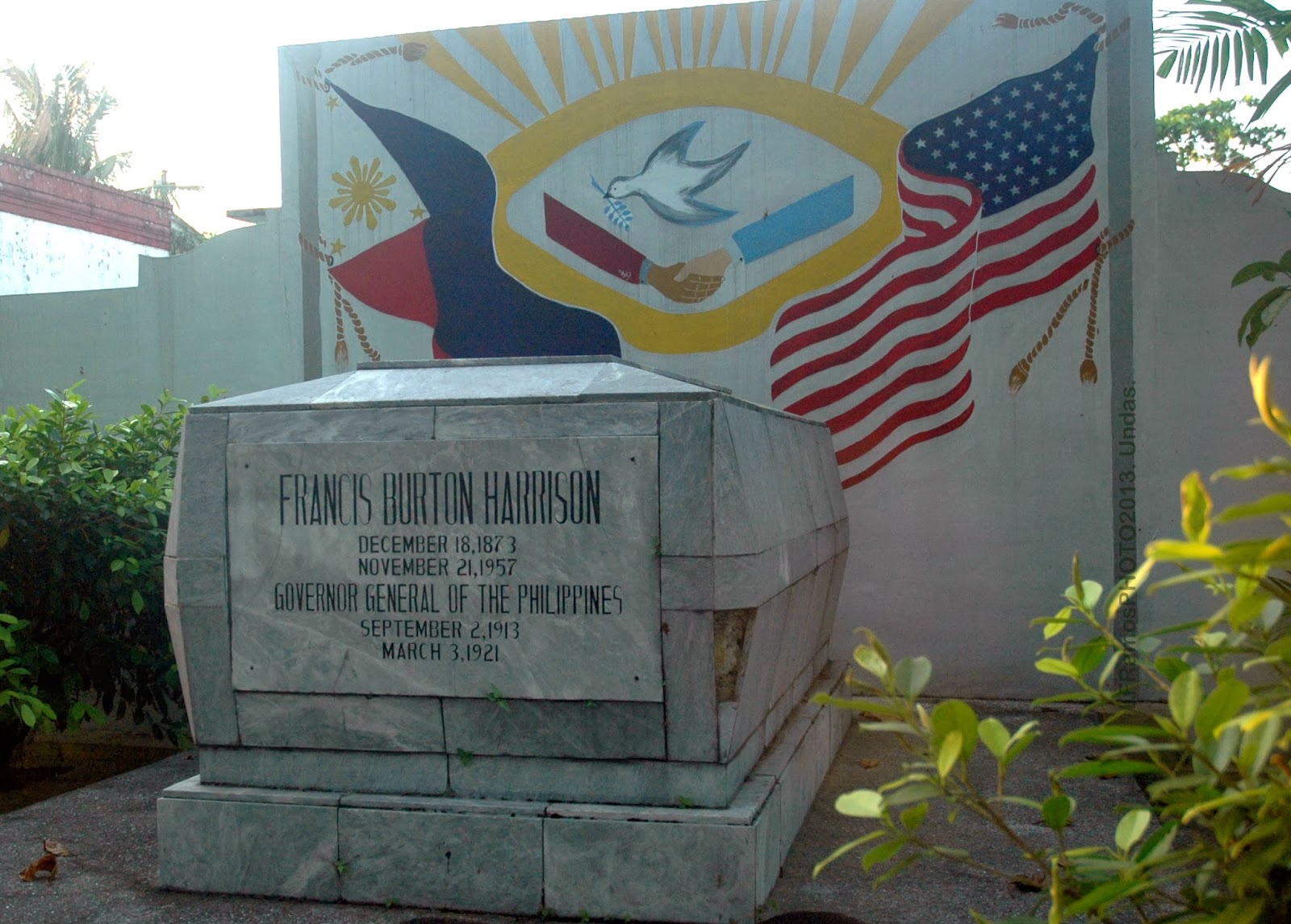 Naquem.: Tourist-ing at the Manila North Cemetery before Undas