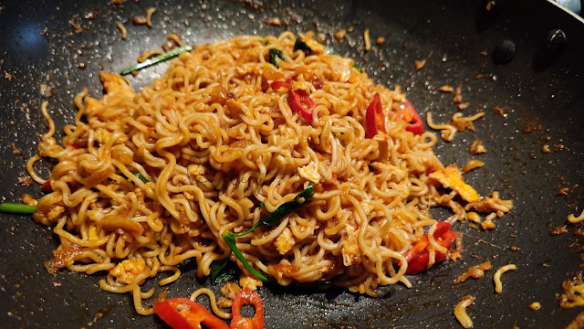 Blog Lea Azleeya: Resepi Megi Goreng Simple Tapi Nyumm Nyumm Sedap!
