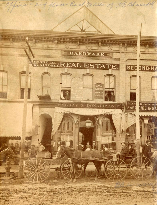 Interesting Photographs Capture People Standing in Front of Stores Over ...