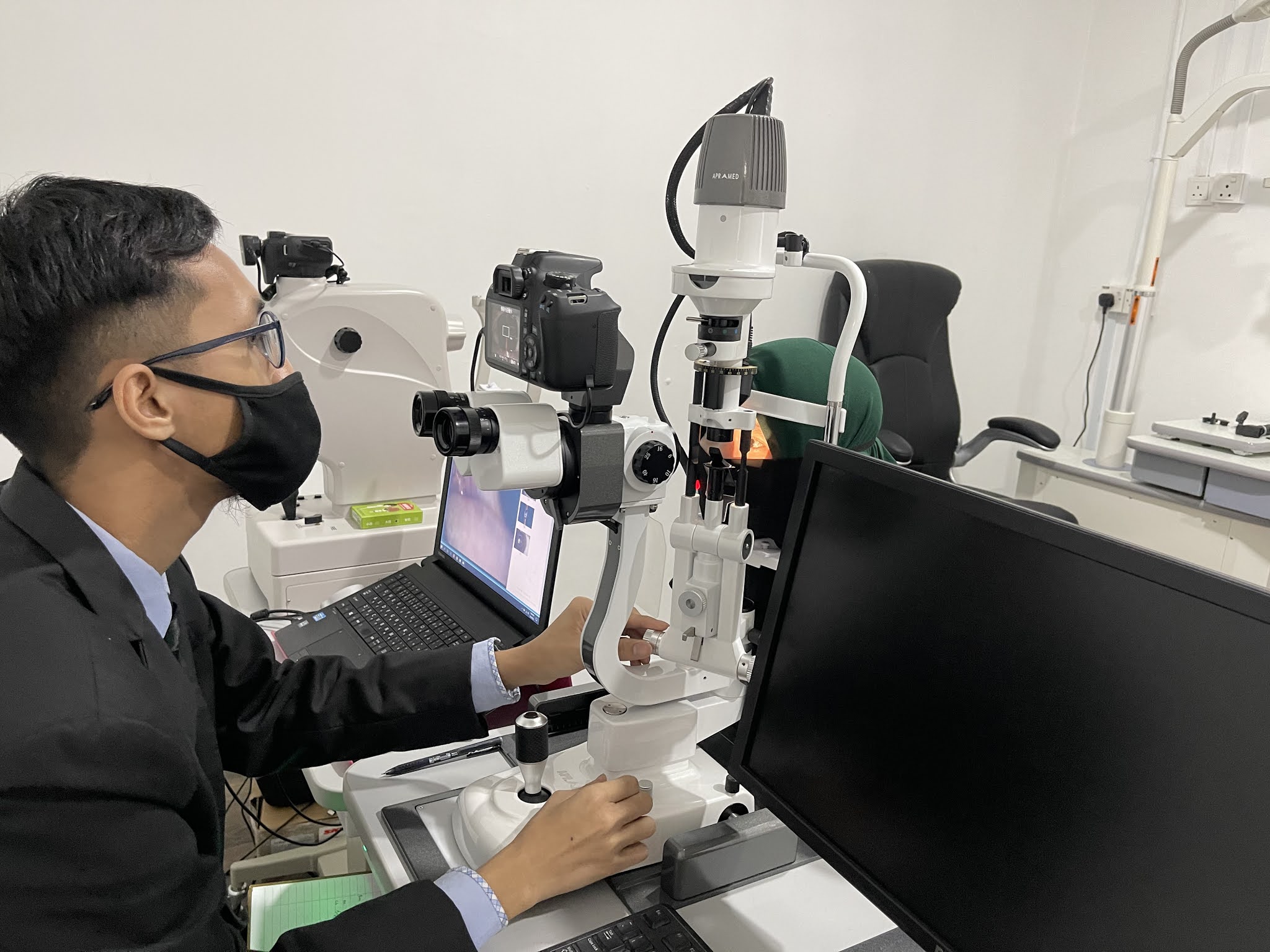 BUAT CERMIN MATA BARU DI OPTOM EYECARE BANGI