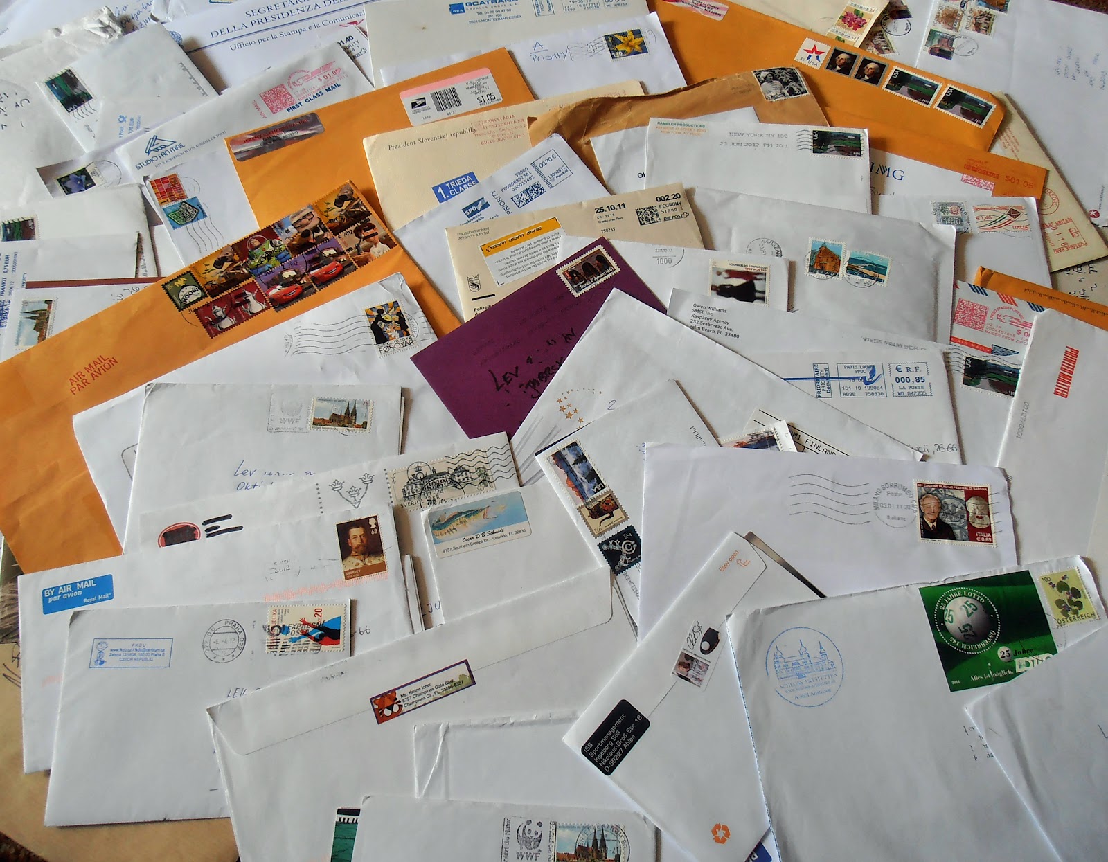 Autographs of celebrities from Leo: How to Collect Autographs – Best Tips