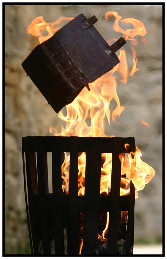 Revistas Rilo: ¿Quemar los libros? Autorizado excepcionalmente