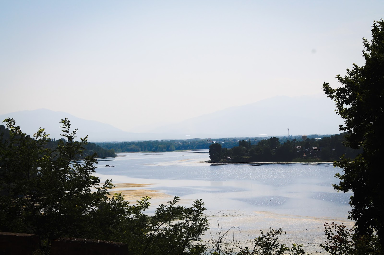 EXPLORING THE EXOTIC JAMMU & KASHMIR REGION: THE BEAUTIFUL MANASBAL LAKE.
