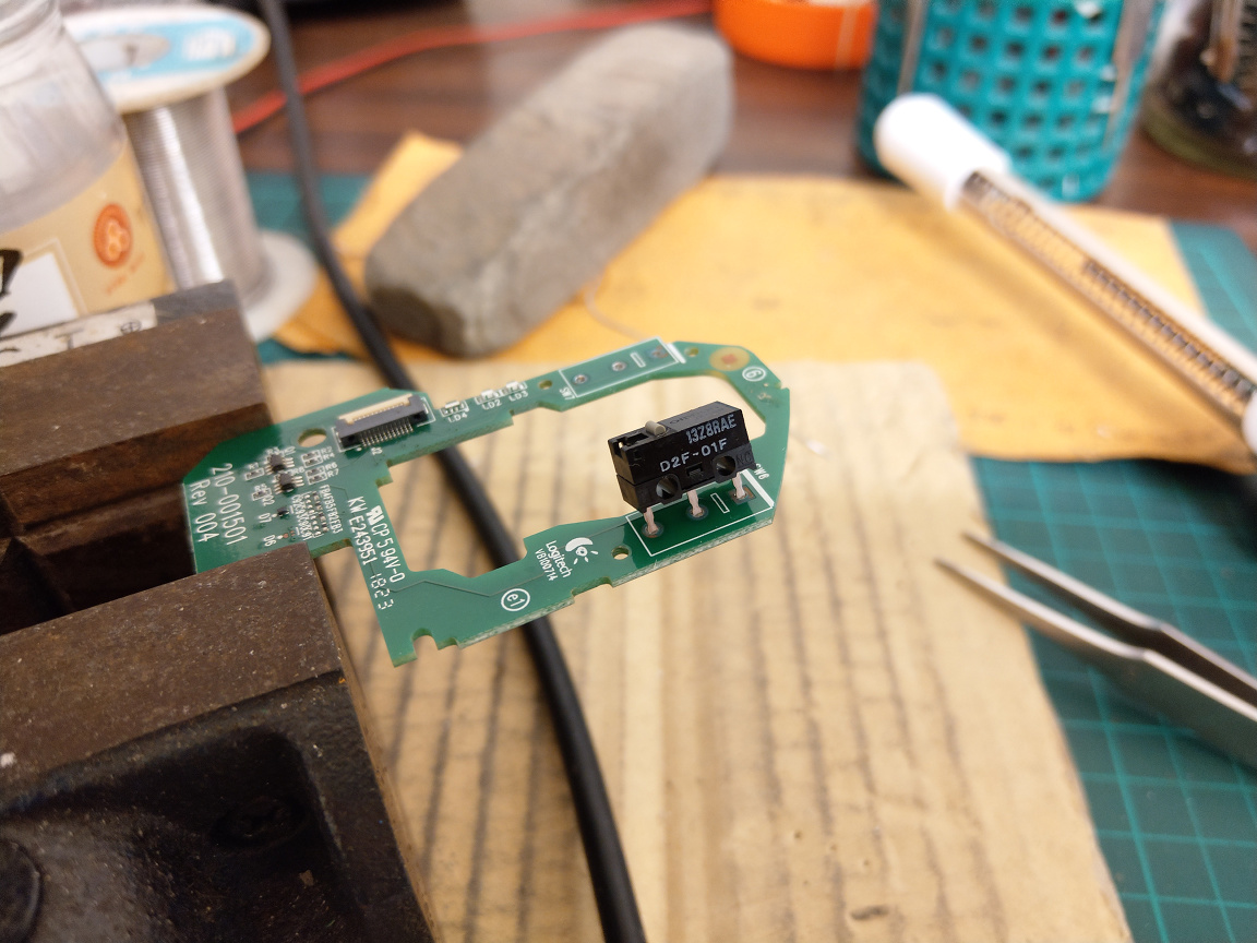 滑鼠 更換按鍵、拆解: 羅技 Logitech MX Master 2s 無線滑鼠 拆解 & 按鍵更換 歐姆龍 D2F-01F 微動開關 ...