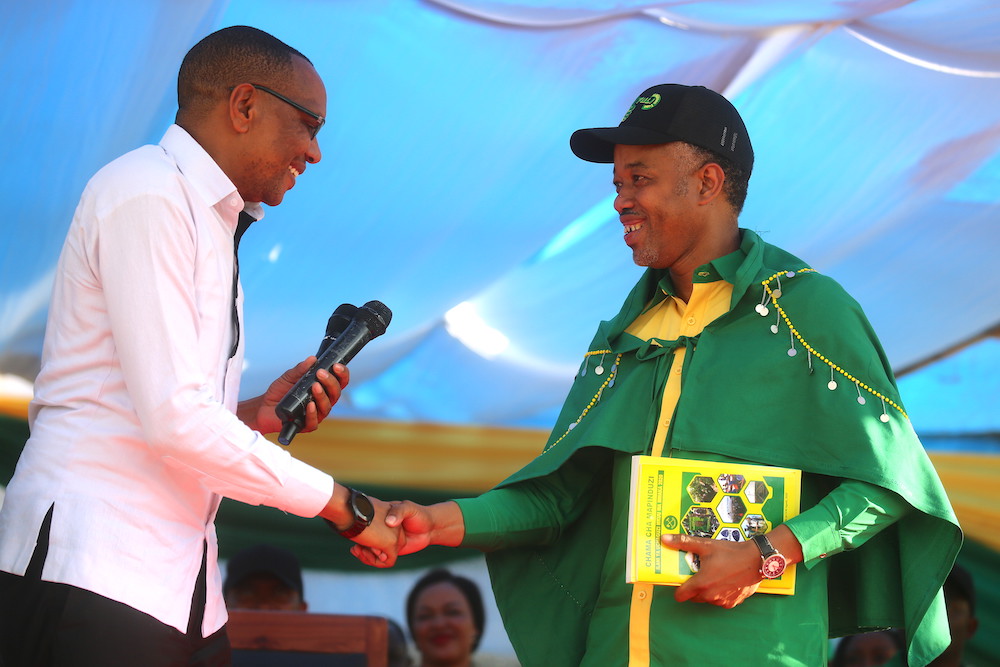MAJALIWA AZINDUA KAMPENI ZA CCM WILAYA YA MONDULI, AMNADI FRED LOWASSA ...