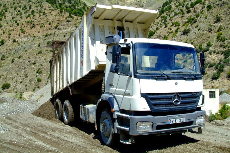 Kamyonların Hayatımızdaki Önemli Yeri: Kamyonların Sağladığı Kolaylık