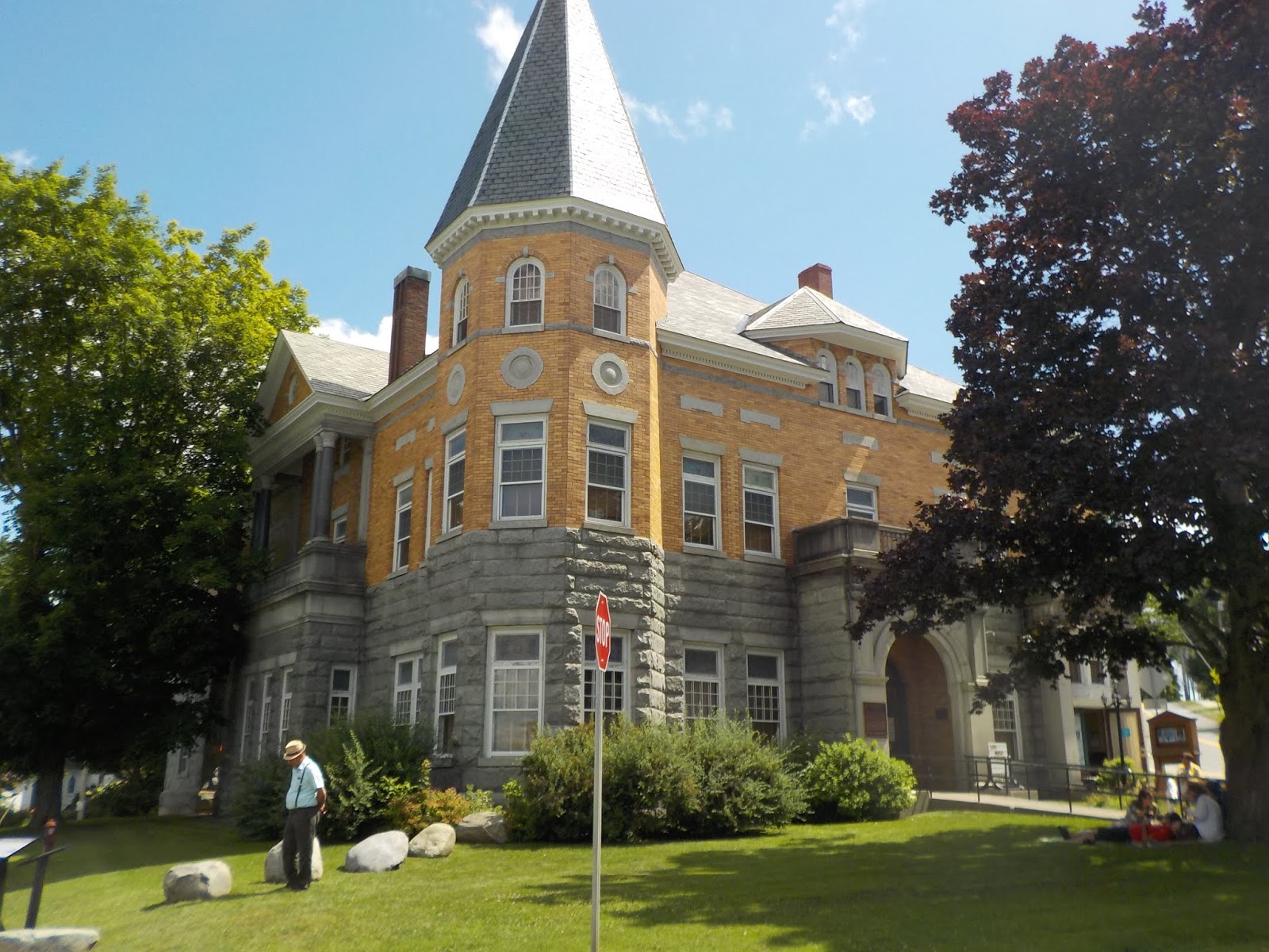 Every Library I Can: 512 Haskell Free Library, Derby Line, VT