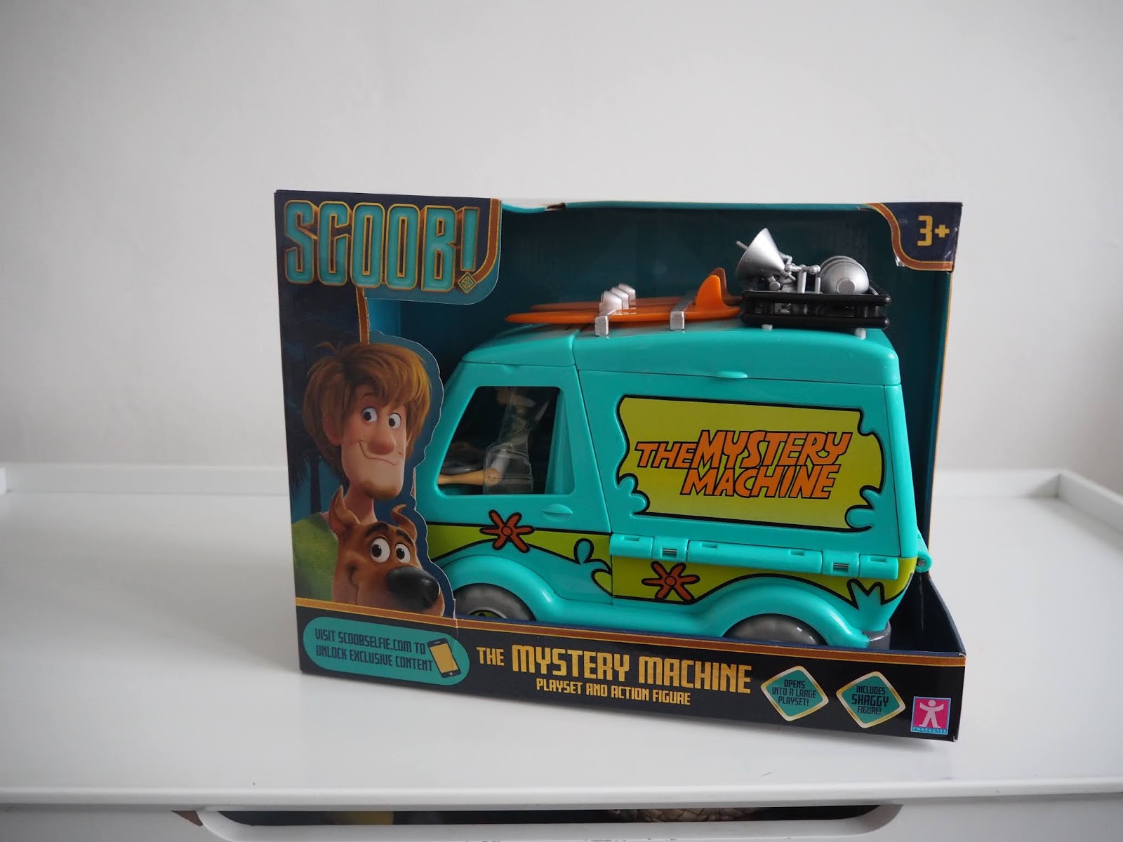 Chic Geek Diary: SCOOB! Action Figures & Mystery Machine - Review