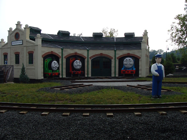 Thomas The Tank Engine at Six Flags New England Extinct Amusement Park ...