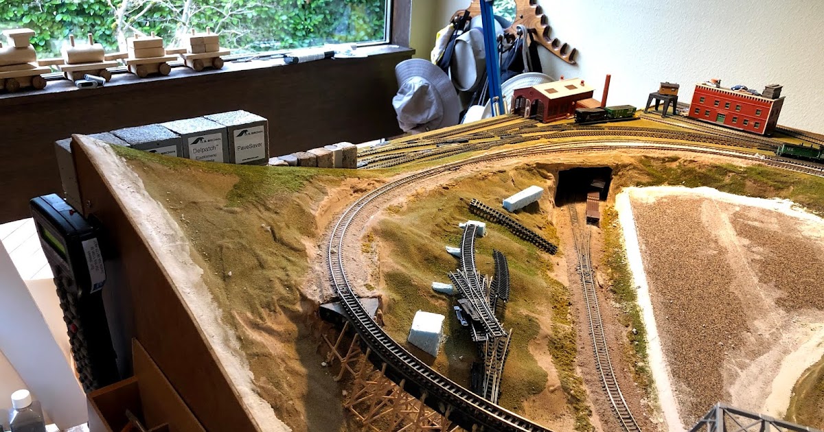 Burrlington Northern in HO: N scale steel mill massing study