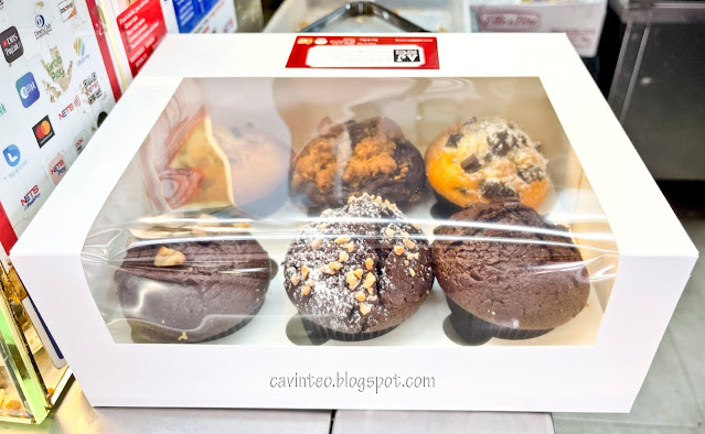 Entree Kibbles: The Assorted Muffins at AJ Delights in Alexandra ...