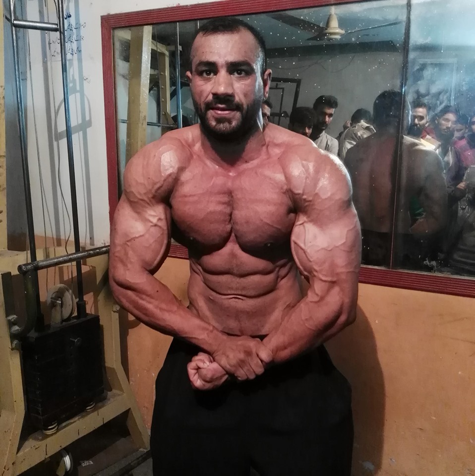 world bodybuilders pictures: super lahore hero bodybuilder taha asim in ...