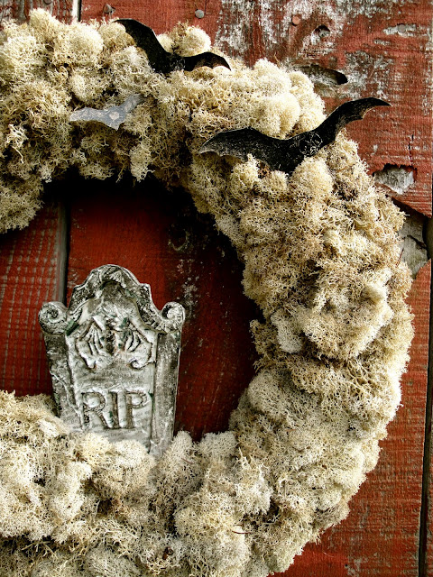 20 DIY Halloween Wreath Tutorials | The 36th AVENUE