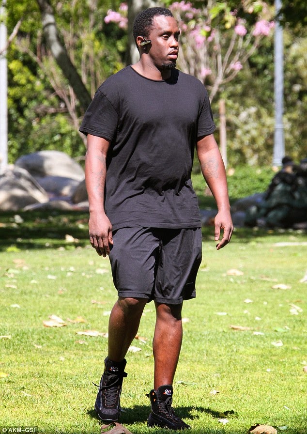 WATCH PUFF DADDY GIVE HIS KIDS SOME SPORTING SESSION. HOW OFTEN DO YOU ...