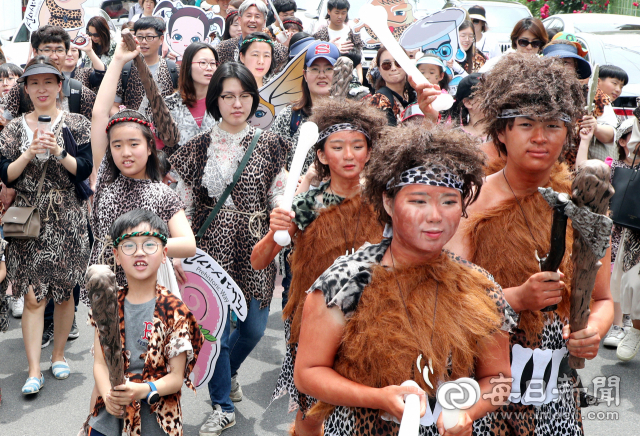 Gusts Of Popular Feeling: 2020