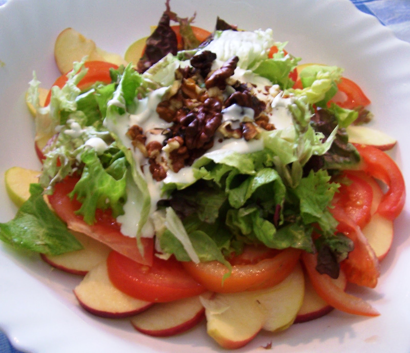 Ricas Ensaladas: Ensalada de lechuga, manzana y vinagreta de yogur