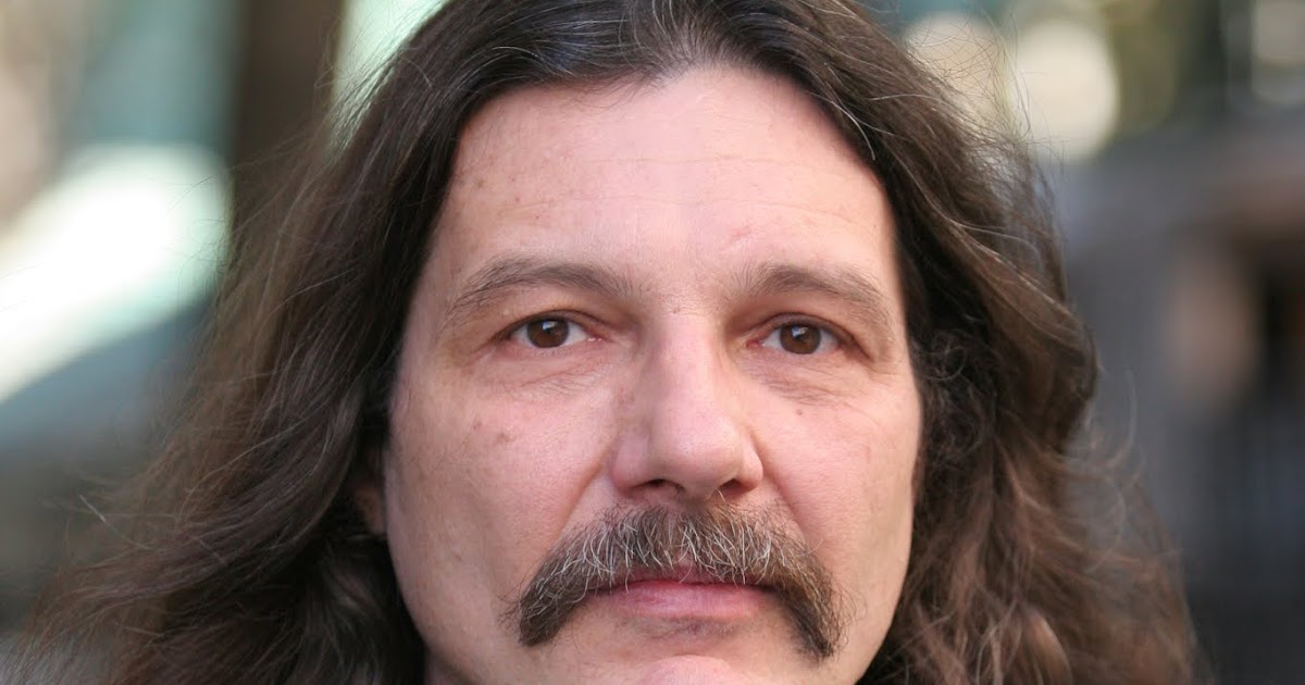 Scriitorul - destin şi opţiune: Valentin Iacob