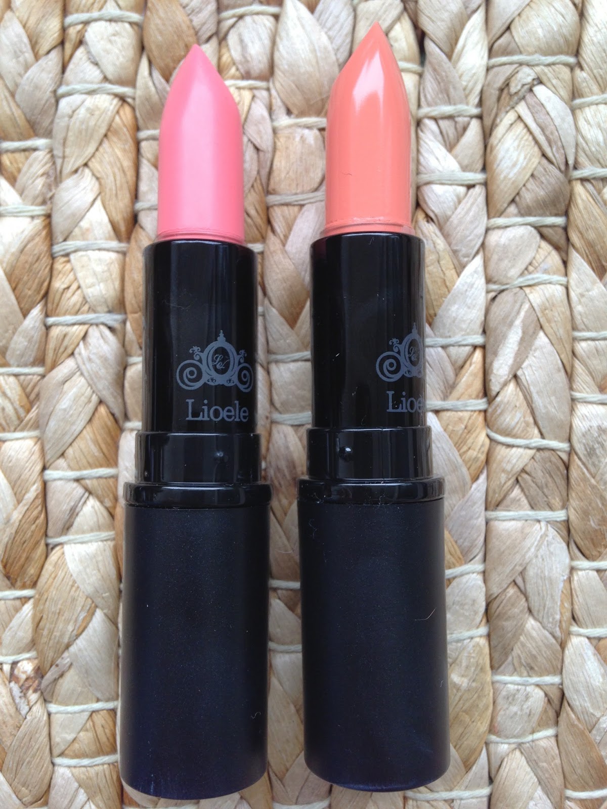 xoxotanja: Lioele Real Vivid Matte Lipstick - cute as a button! :)